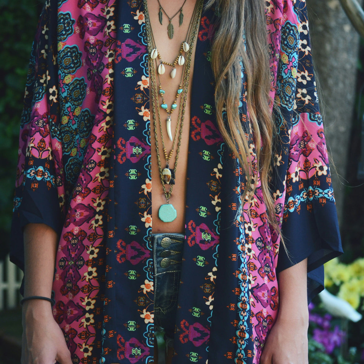 Embracing the Bohemian Spirit: A Guide to Vintage and Hippie Chic ...